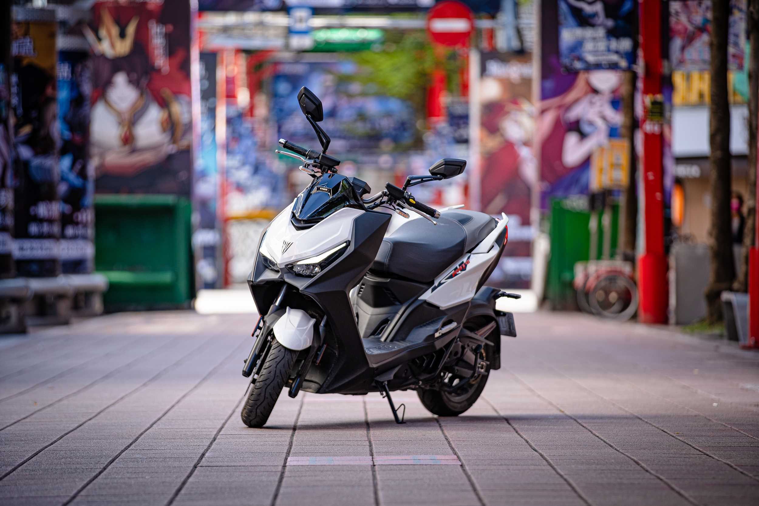 同事牽新車KYMCO KRV MOTO 180，Andy老爹騎完也動心！？｜SiCAR 愛車酷