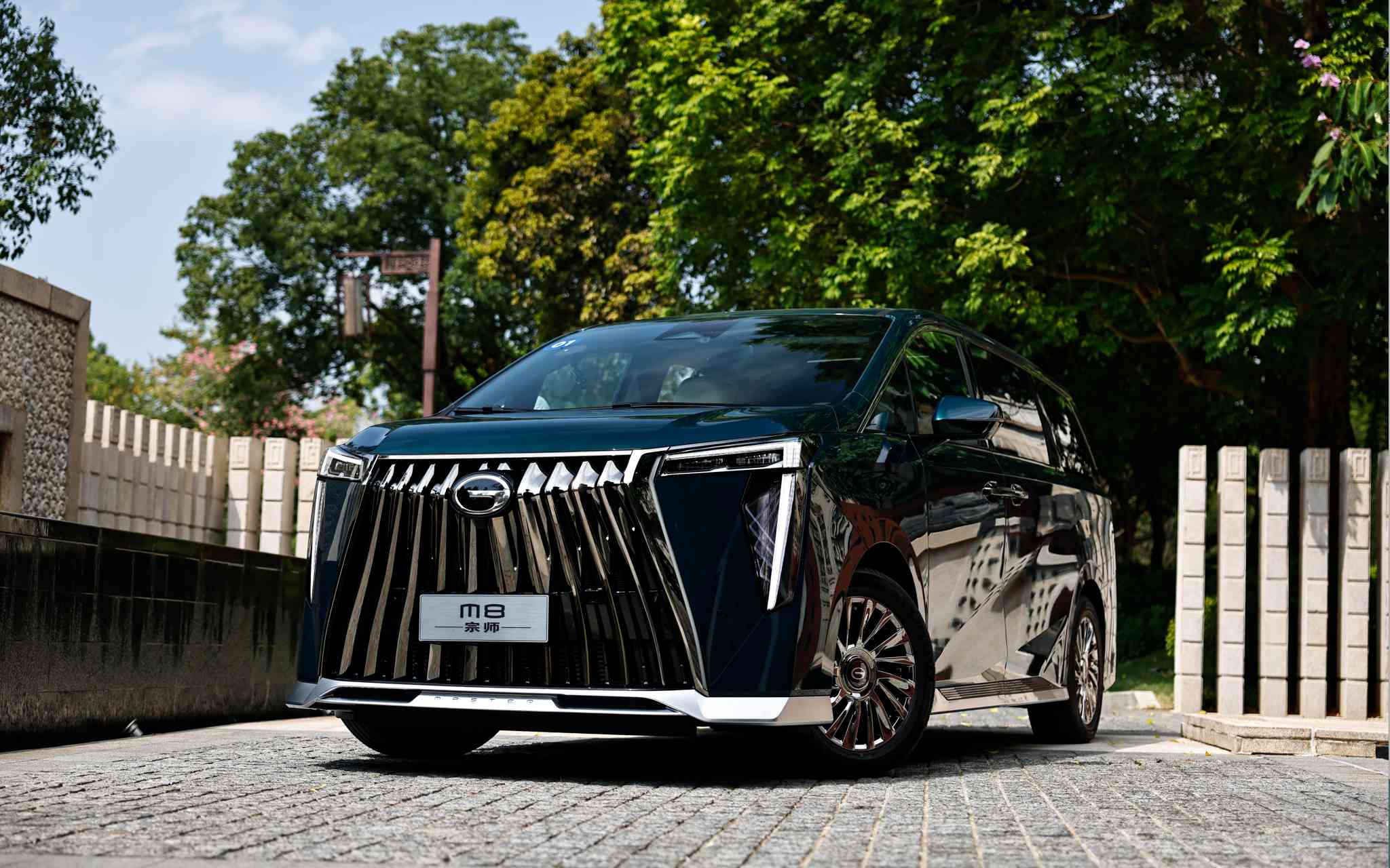 對岸Lexus LM的最大對手 傳祺M8剛上市就賣爆！｜SiCAR 愛車酷