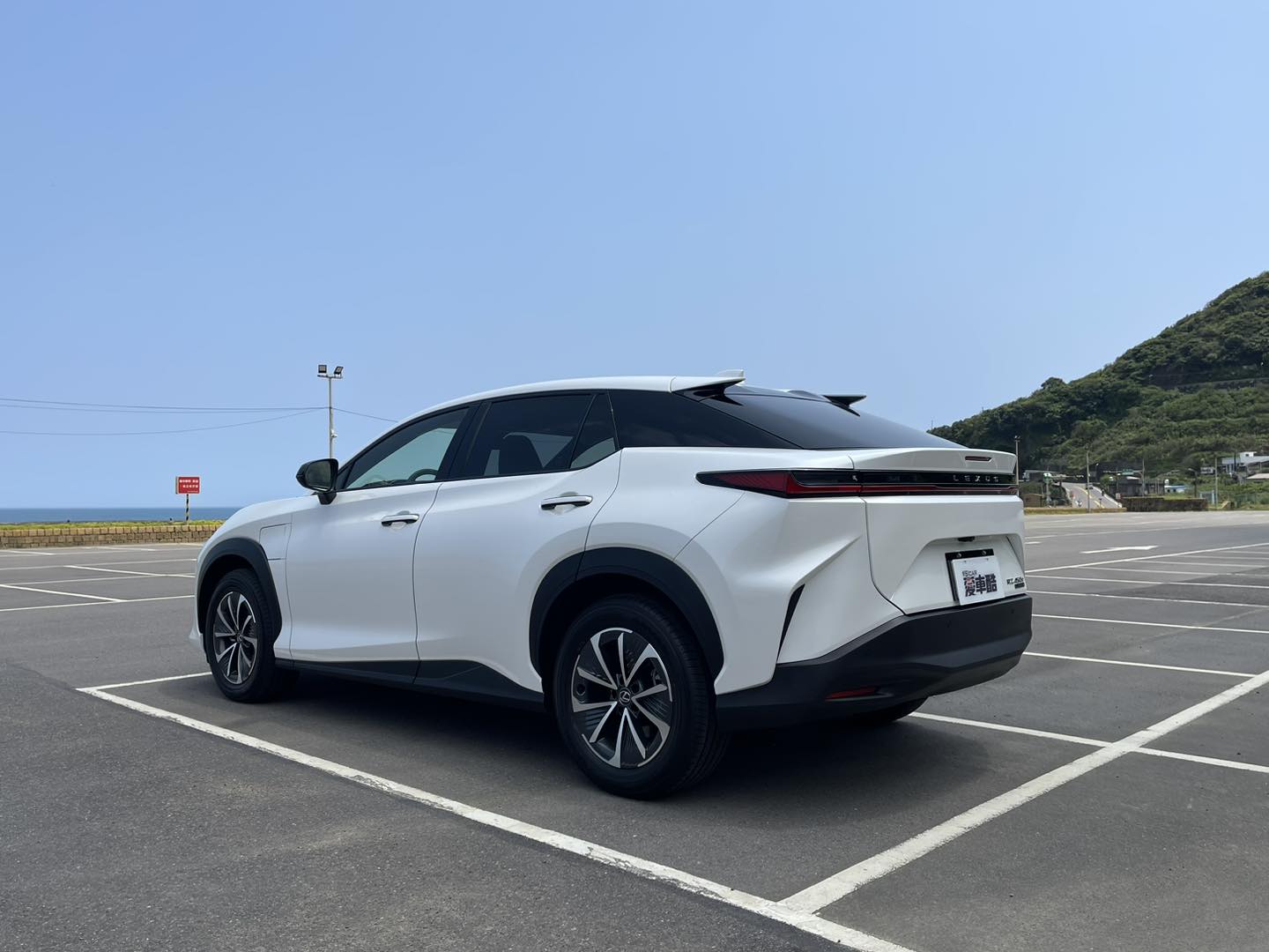 Lexus RZ450e 純電SUV..｜SiCAR 愛車酷