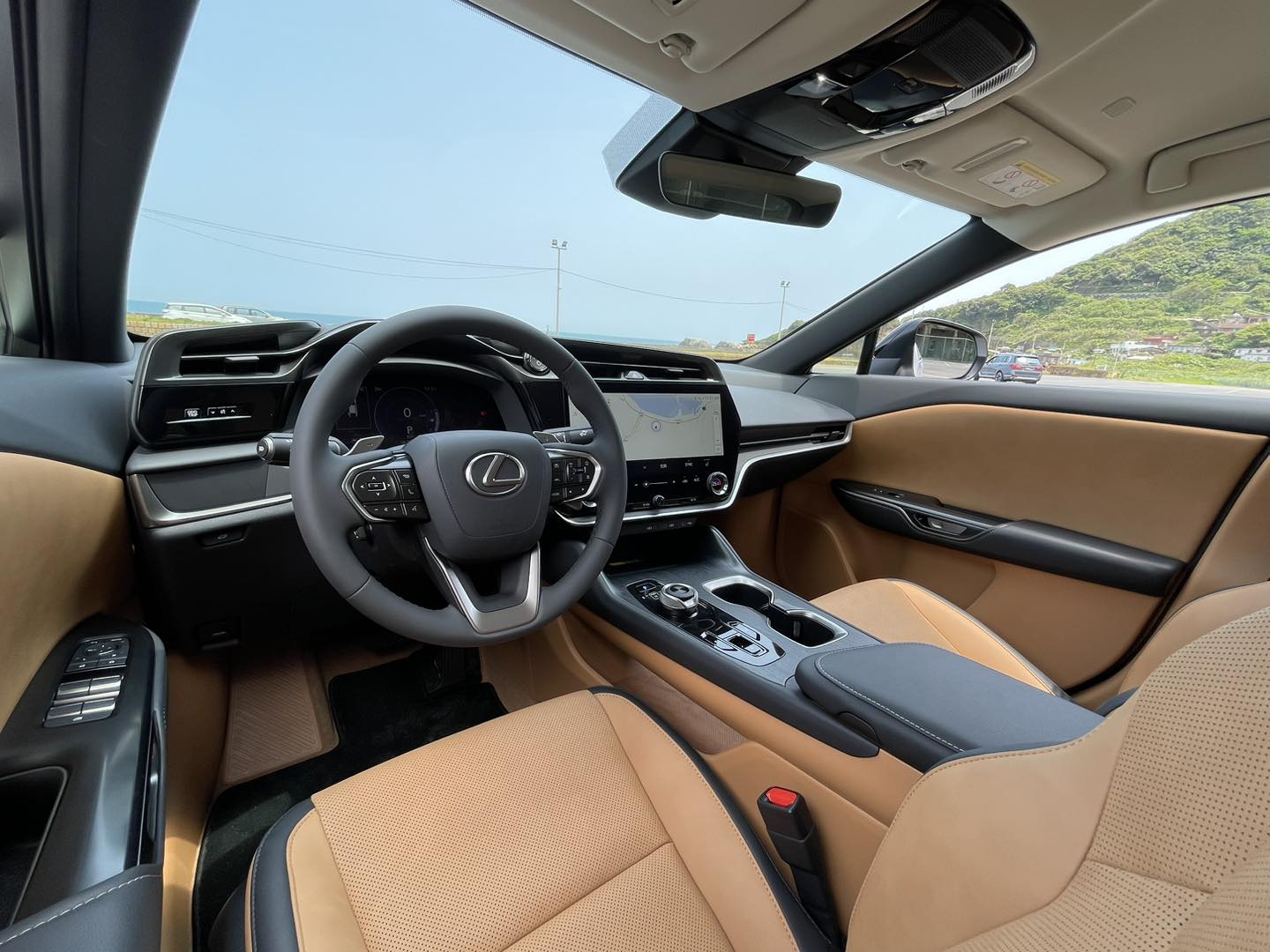 Lexus RZ450e 純電SUV..｜SiCAR 愛車酷