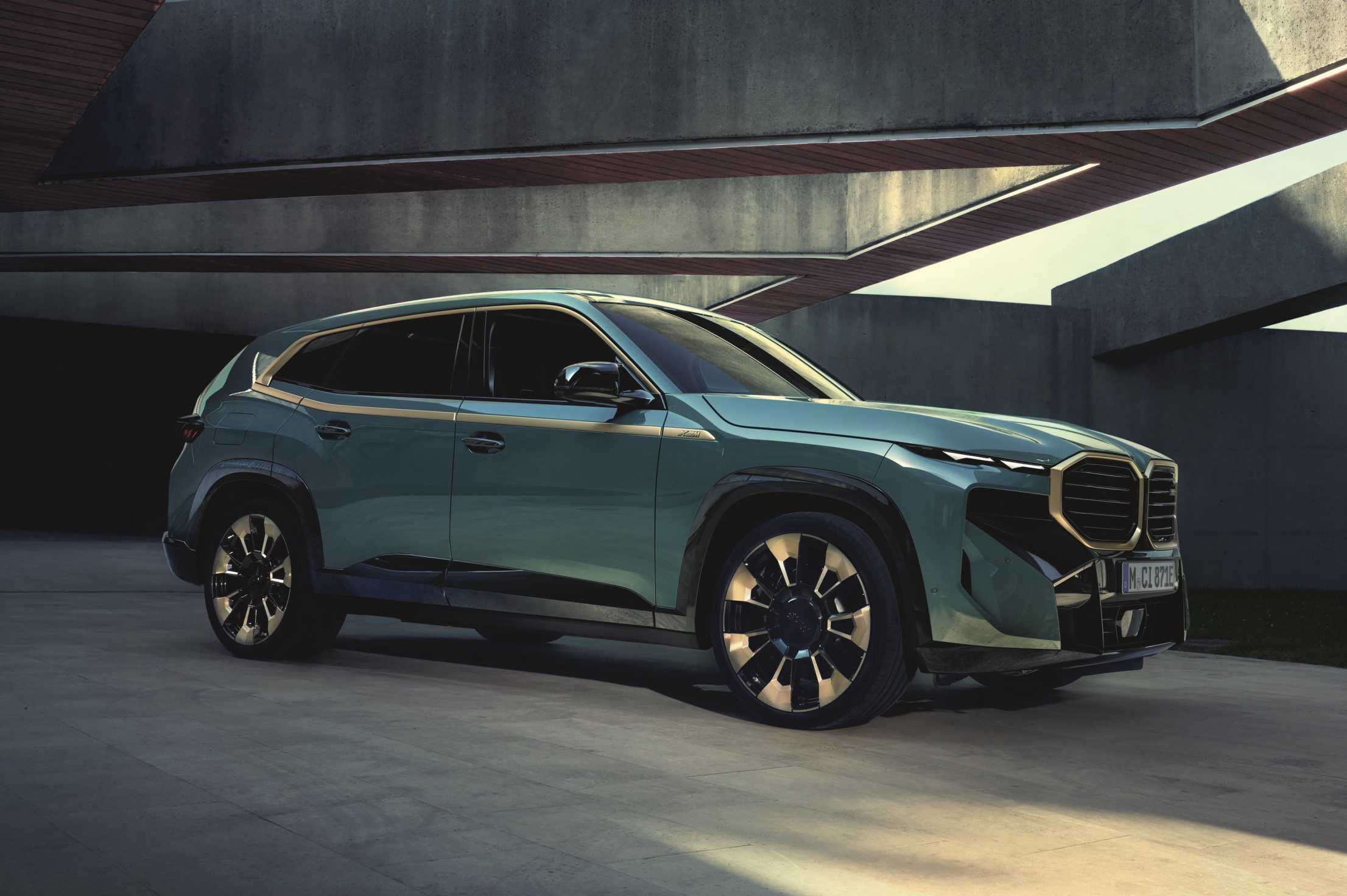 A ROCKSTAR IS BORN.全新首創BMW XM 巔峰之作 俯視群雄｜SiCAR 愛車酷