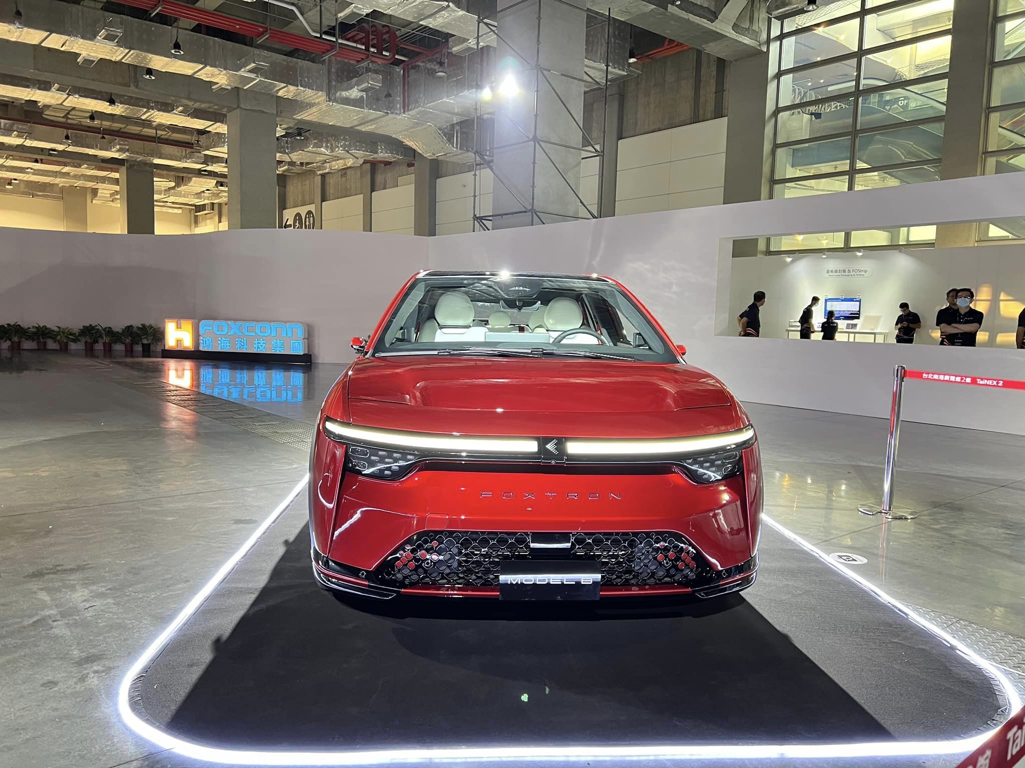 鴻海科技日 MODEL T、MODEL B同步亮相｜SiCAR 愛車酷