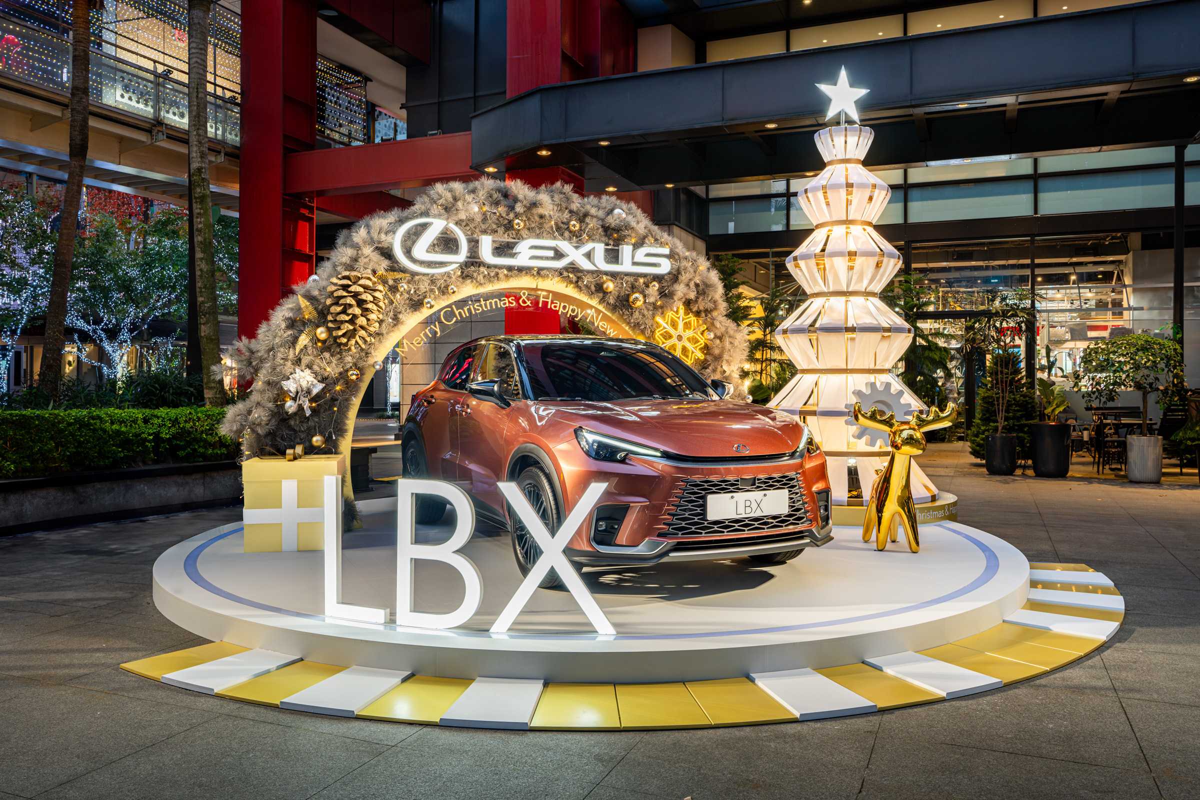 LEXUS 2024台北新車暨新能源車特展 傳遞Lexus Electrified概念全新LBX聖誕佳節搶先曝光 邀您一同進入電能新未來｜SiCAR 愛車酷