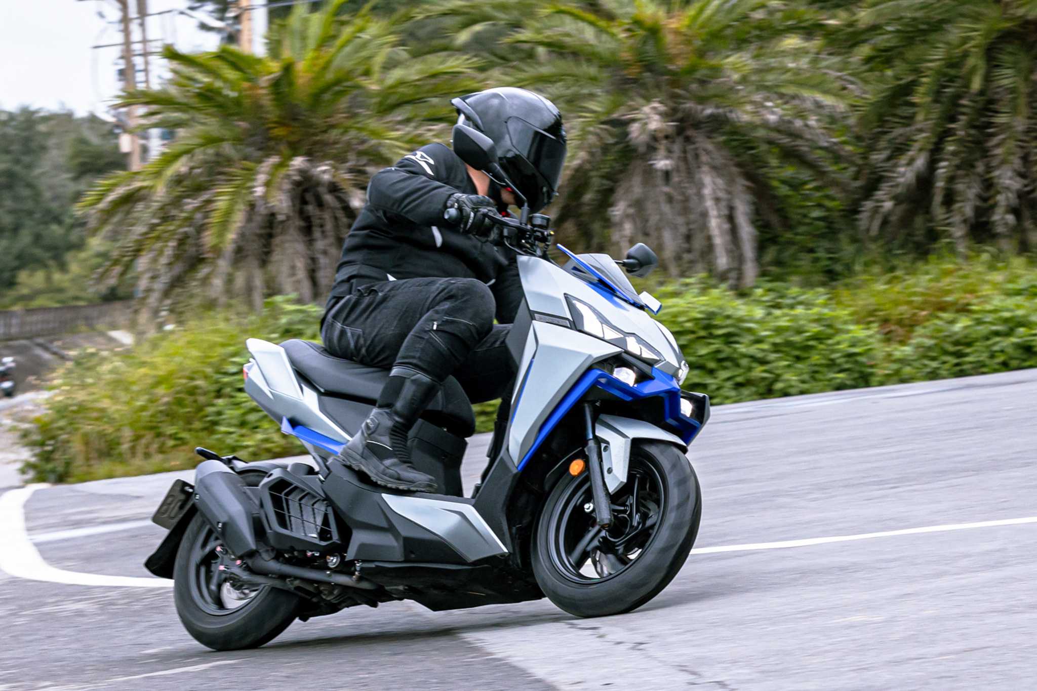 外觀更帥! 性能更強! SYM DRGBT新車試駕!｜SiCAR 愛車酷