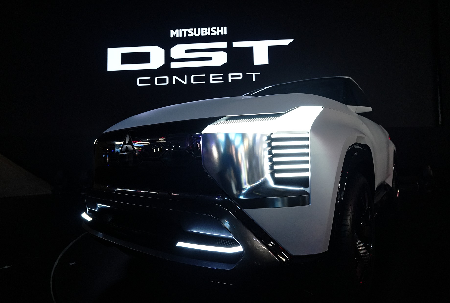 Mitsubishi DST Concept概念車 明年即將量產！｜SiCAR 愛車酷