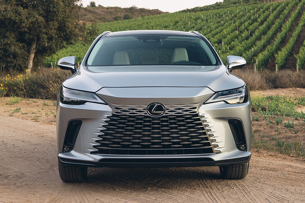 年齡大、收入少？研究表明Lexus車主較德系品牌歲數高且家庭收入較低｜SiCAR 愛車酷