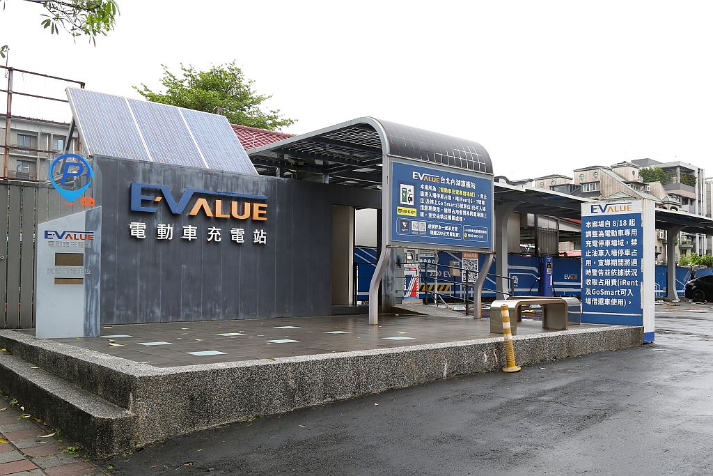 充電還要操作複雜的App？只要悠遊卡就能啟動華城電能EVALUE充電槍｜SiCAR 愛車酷