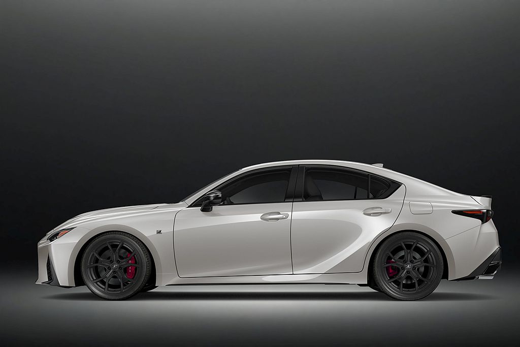 有大排量V8萬事足！Lexus再推IS 500 Ultimate Edition終極限量版｜SiCAR 愛車酷