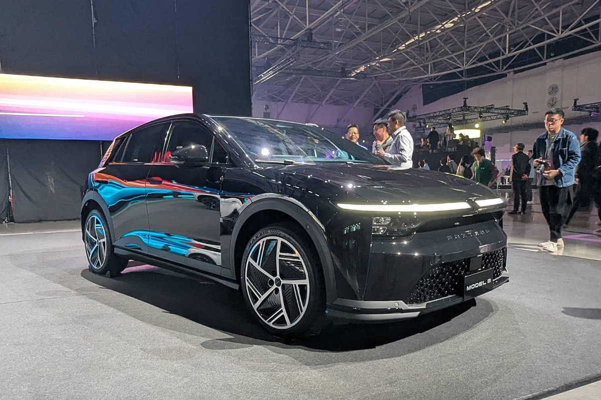 現場沒某牌電動車就已經很明顯了！鴻華先進Model B宣稱完成量產準備，年底就開賣？｜SiCAR 愛車酷